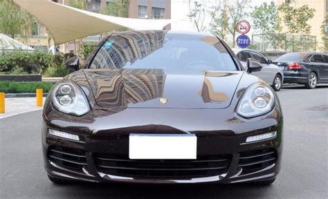 停在大學宿舍樓下的百萬豪車，車主竟是大一新生 每日頭條
