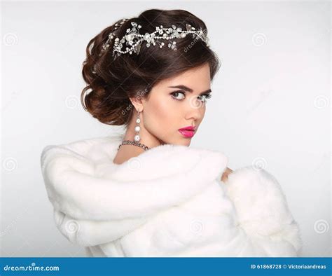 Beauty Fashion Model Girl In White Mink Fur Coat Wedding Hairstyle