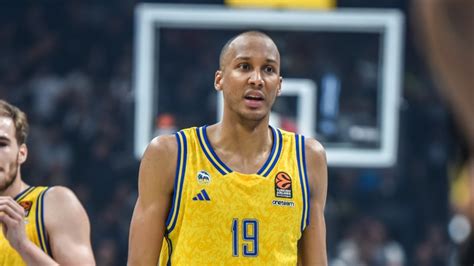 Louis Olinde Napustio Albu Naredna Destinacija Španija