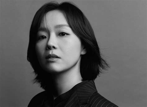 슬그머니 궁둥이를 붙이고 우리 옆에 찰싹 붙어앉은 이상희 한국경제