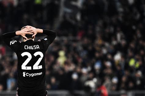 Calcio Juve Lesione Alla Coscia Sinistra Chiesa Torna Nel