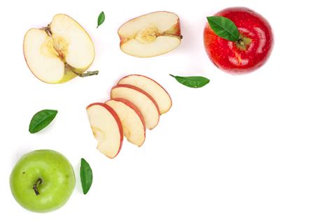 빨간색과 녹색 사과 조각와 흰색 배경과 텍스트 상위 뷰 복사 공간에 고립 된 잎 3에 대한 스톡 사진 및 기타 이미지 3 3가지 개체 3차원 형태 Istock