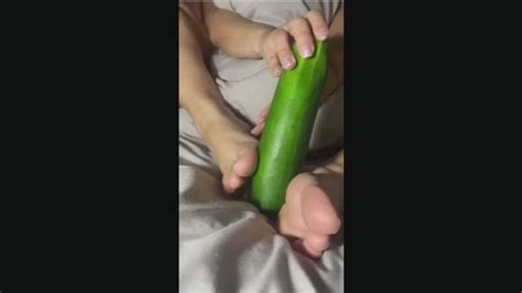 Sensual Foot Play With A Juicy Cucumber Marialatinafootjobs Clips Sale