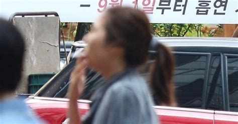 남자들이 실내서 담배 피운다고애꿎은 남성만 비난 여성이 더 많아