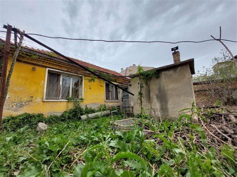 Къща в Центъра Едноетажна къща 60 кв м РЗП 300 кв м двор Къщи Вили Център Сливен Парц