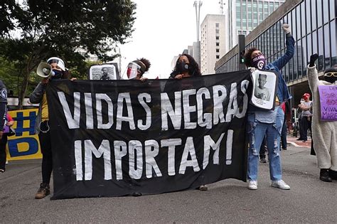Contra O Racismo E O Fascismo Milhares Ocupam A Avenida Geral