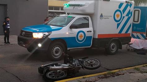 Motociclista sufrió graves lesiones al chocar contra un poste Elonce