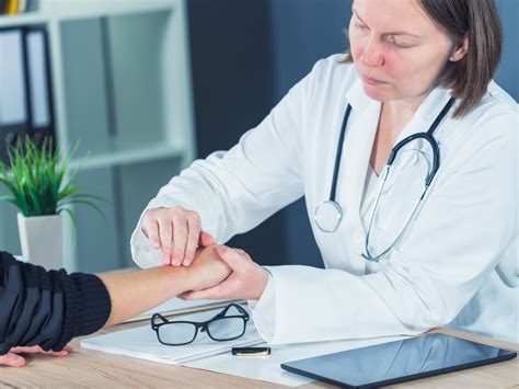 Fractured Wrist In A Car Crash Heres How A No Fault Doctor Can Help