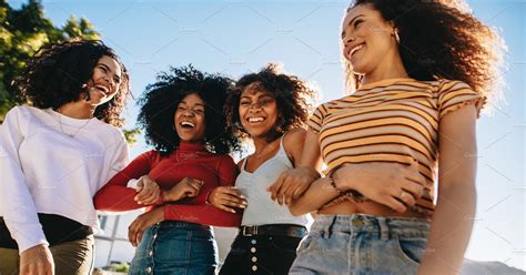 Synchronized Periods Between Female Relationships