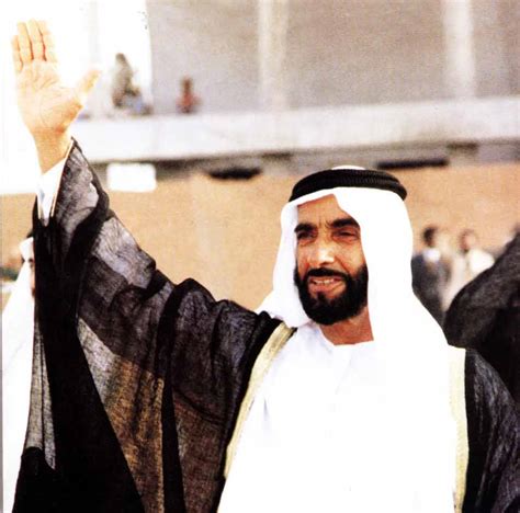 في ذكراه صلاة الجنازة على الشيخ زايد مشاهير