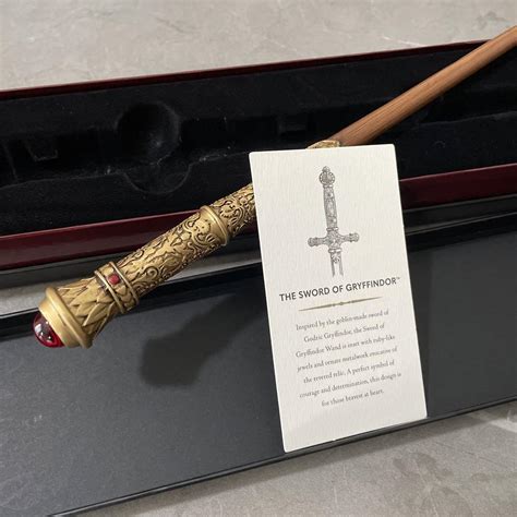 グリフィンドールの剣 ハリーポッター魔法の杖【ワーナーブラザーズ限定品】 メルカリ