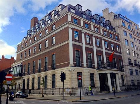中国驻英国使领馆提醒在英中国公民切实加强安全防范