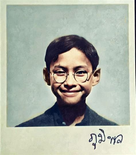 พระบรมฉายาลักษณ์ พระบาทสมเด็จพระชนกาธิเบศร มหาภูมิพลอดุลยเดชมหาราช บรม