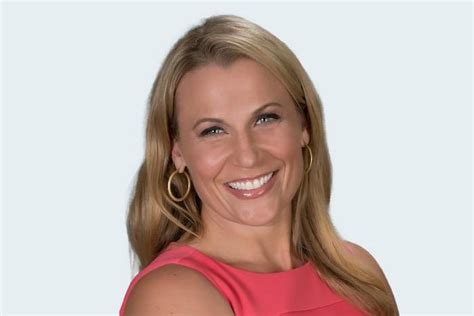 Bucks Make Lisa Byington 1st Female Tv Play By Play Announcer In Mens