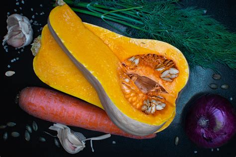 호박과 야채를 잘라 구성 성분 수프 퓌레 맨 위 보기입니다 0명에 대한 스톡 사진 및 기타 이미지 0명 가을 러시아