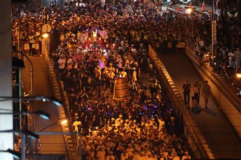 大甲媽5分鐘通過民生地下道 沿途信眾高喊「媽祖我愛祢」