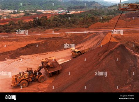 Front End Loader Loading Hi Res Stock Photography And Images Alamy