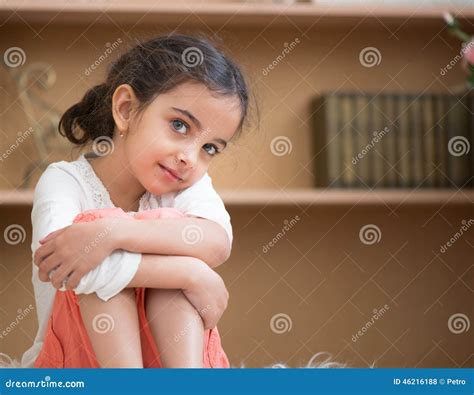 Portrait De Petite Fille Hispanique Mignonne Photo Stock Image Du