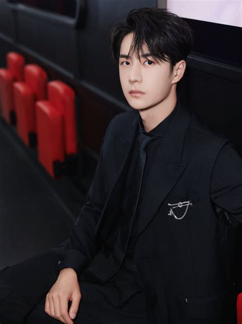 더쿠 왕이보 오피셜 업데이트 슈에무라 행사 착장 화보