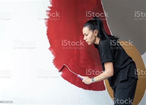 아파트에서 Diy 프로젝트를하는 여성 Diy에 대한 스톡 사진 및 기타 이미지 Diy 가정 생활 개성 개념 Istock