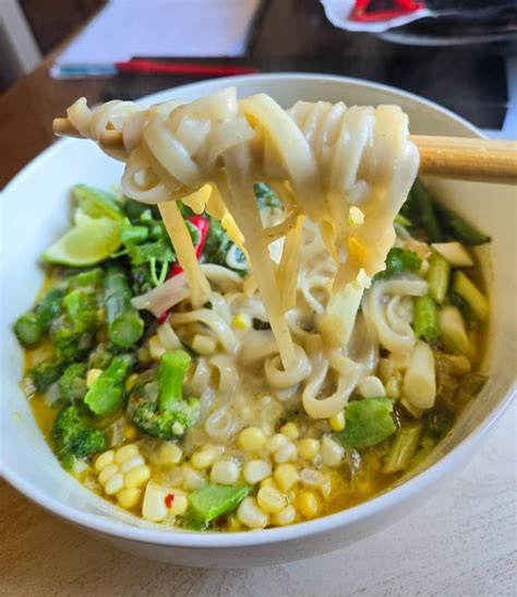 Green Curry Noodle Bowls Happy Veg