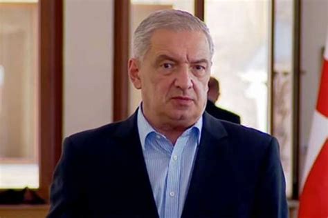 ნურმაგომედოვი მსოფლიოში გამოჩენილი სპორტსმენია და ფოტო უამრავ ადამიანთან აქვს გადაღებული