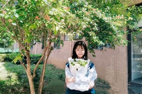 李佳琦：总分第二名 上岸”武汉大学，攀山摘星，终抵苍穹 武汉晴川学院