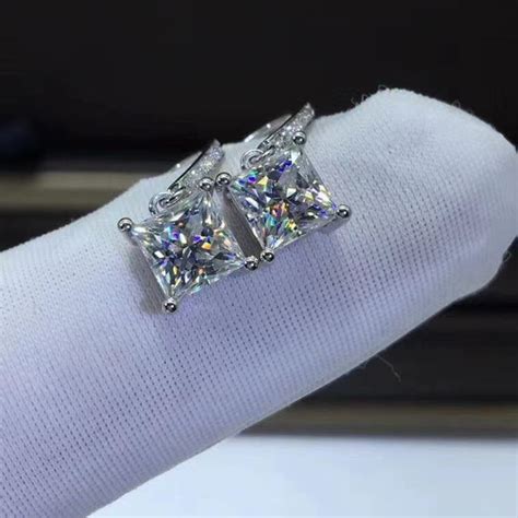 【newデザイン】プリンセス モアサナイト ダイヤ ピアス K18wg ピアス（フープ） ルイ 通販 17409368｜creemaクリーマ