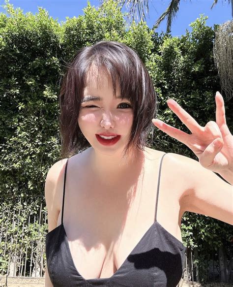 박봄 필터 논란 해명 후 파격 노출…섹시미 폭발