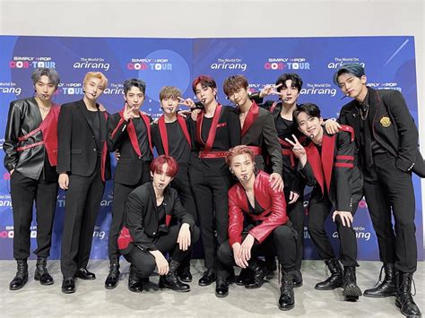 Pin by 로비 𝐖𝐎𝐎𝐊𝐉𝐈𝐍 ᵕ on 오메가에크시 OMEGA X Seoul music awards