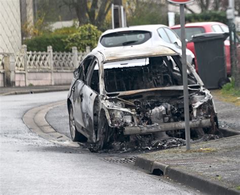 LE CREUSOT Une voiture détruite par les flammes à la Marolle
