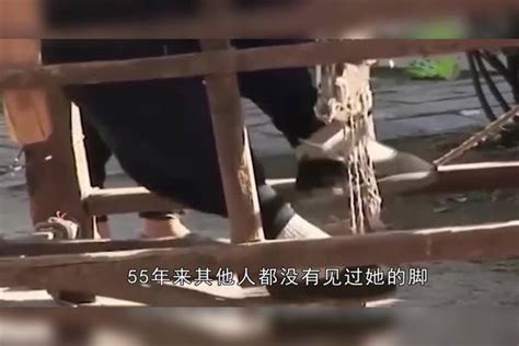 105岁“小脚”老人，一只脚比手掌还小，55年没人见过她的脚手掌小脚老人