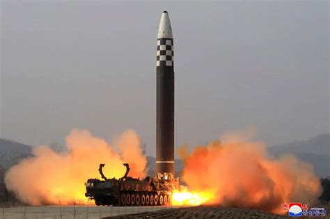 Coreia do Norte dispara míssil balístico no Mar do Japão MH Geral