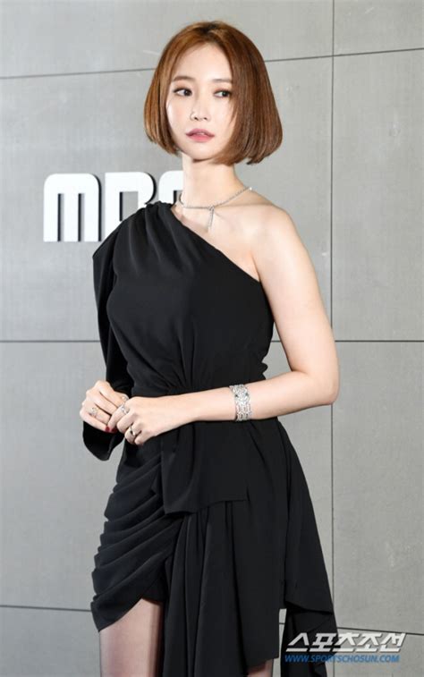 Ko Jun Hee Missed The First Day Of The Play Im So Sorry For The Neck