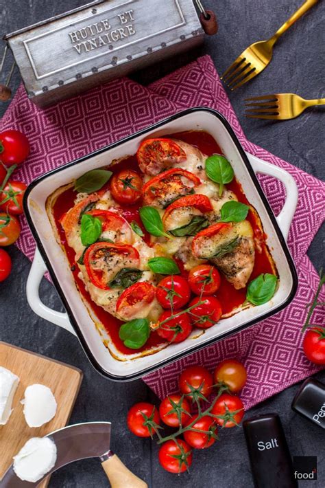 Kurczak Caprese Zapiekany Z Mozzarell Bazyli I Pomidorami Food