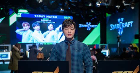 포토 Gsl 방송 준비하는 박진영 해설