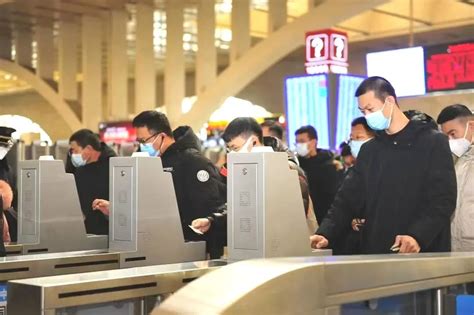 铁路元旦小长假运输今启动，明日预计发送旅客500万人次中国政库澎湃新闻 The Paper