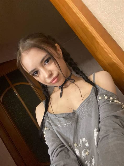 Am i hot? F19 : r/AmIHotSFW