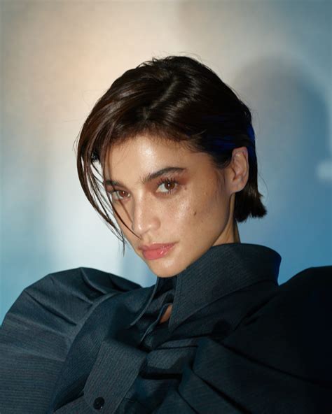 A Timeless Beauty Anne Is Very Comfortable In Her Own Skin” December 2022