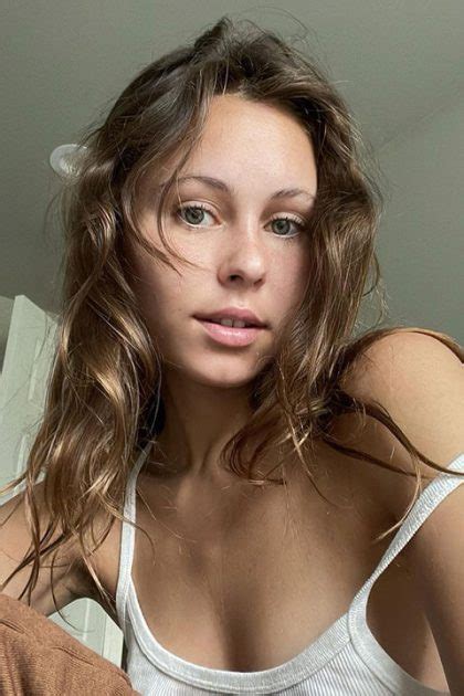 Stella Barey Onlyfans Model Biography Wiki Pictures And More