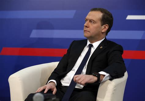 Медведев анонсировал индексацию зарплат бюджетников на 4 с 1 января