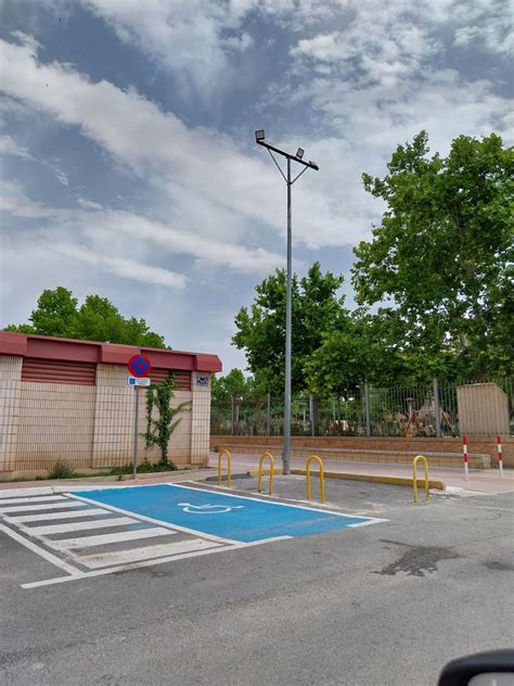 La Concejalía de Servicios instala nuevas farolas y sustituye las
