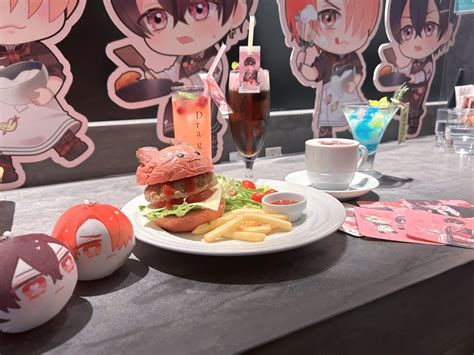 広瀬りさ 7月13日更新予定 on Twitter 拓ルイコラボカフェ池袋店開店前に読者の方から頂いたグッズをお供にお邪魔して来ました