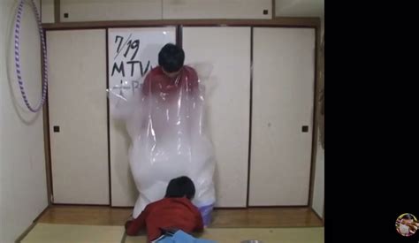Japanese YouTuber Naked Magic Trick ThisVid