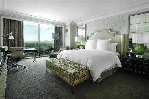 At The Fourseasons All Four Seasons Luxury Hotel Room White