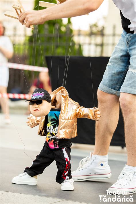 FreeStyle Puppetry Parcul Arheologic Zile și Nopți