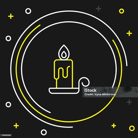 검은 배경에 고립 된 촛대 아이콘에 라인 불타는 촛불 원통형 촛불은 불타는 불꽃과 함께 붙어 있습니다 다채로운 개요 개념 벡터 검은색에 대한 스톡 벡터 아트 및 기타 이미지