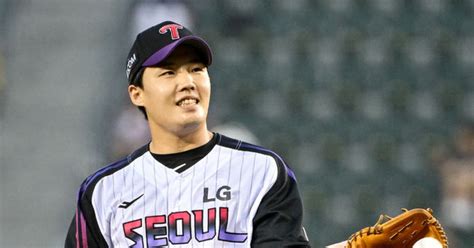 피칭 준비하는 임찬규 사진