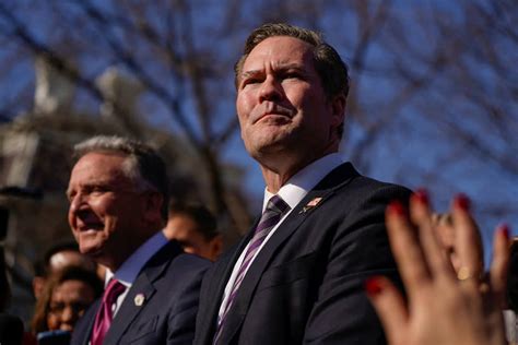 Советник Трампа заявил что США возложат гарантии безопасности Украины на Европу Коммерсантъ