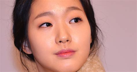 [포토엔] 동양적인 미모 지닌 김고은 한송이 진달래꽃 같은